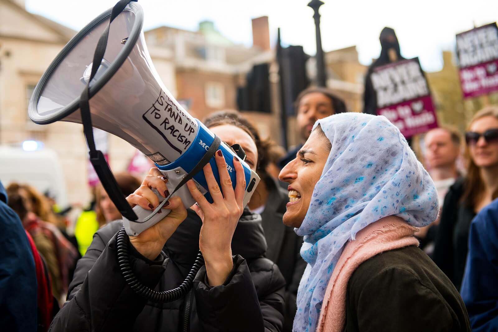Agir ensemble pour les droits humains – SOUTENIR – PROTEGER – DENONCER